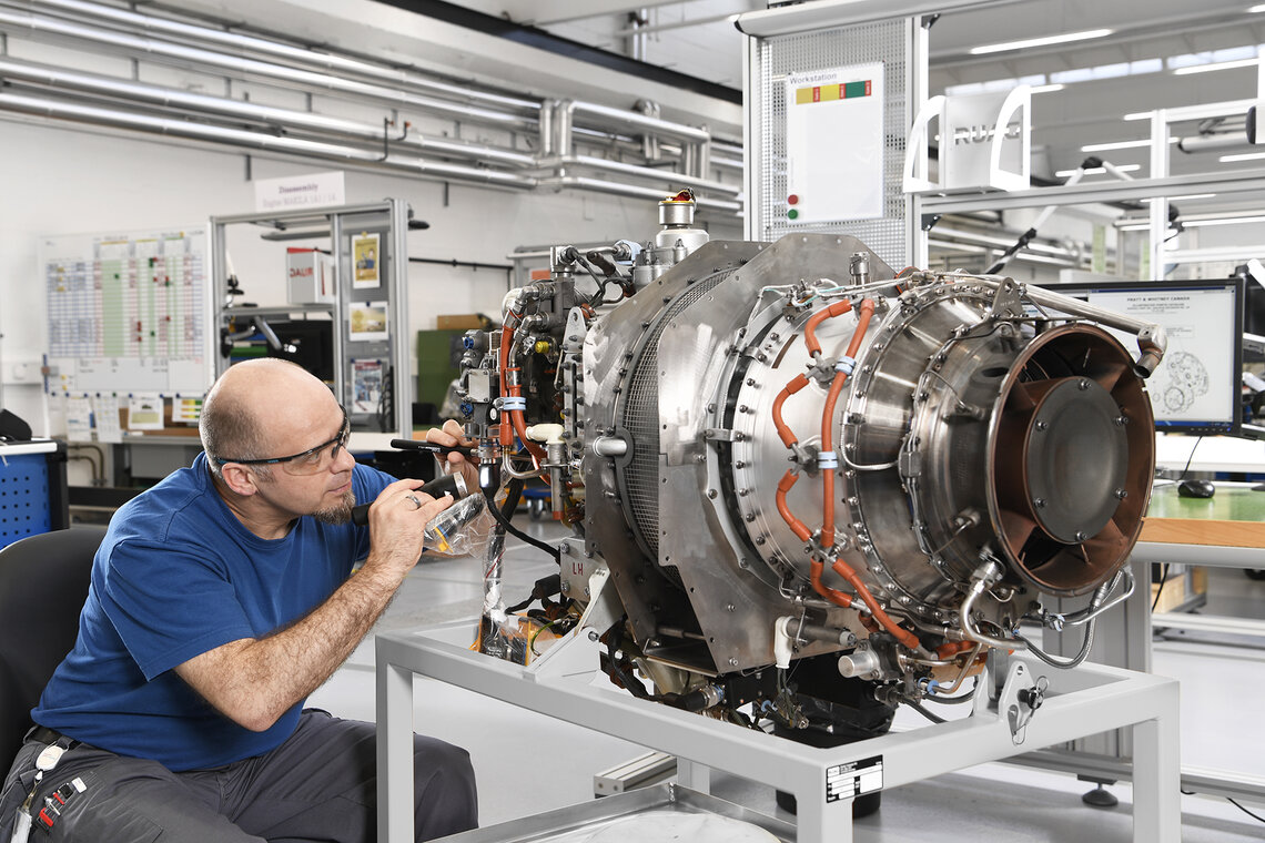 RUAG überholt PW206-Triebwerk des EC635 | Cockpit