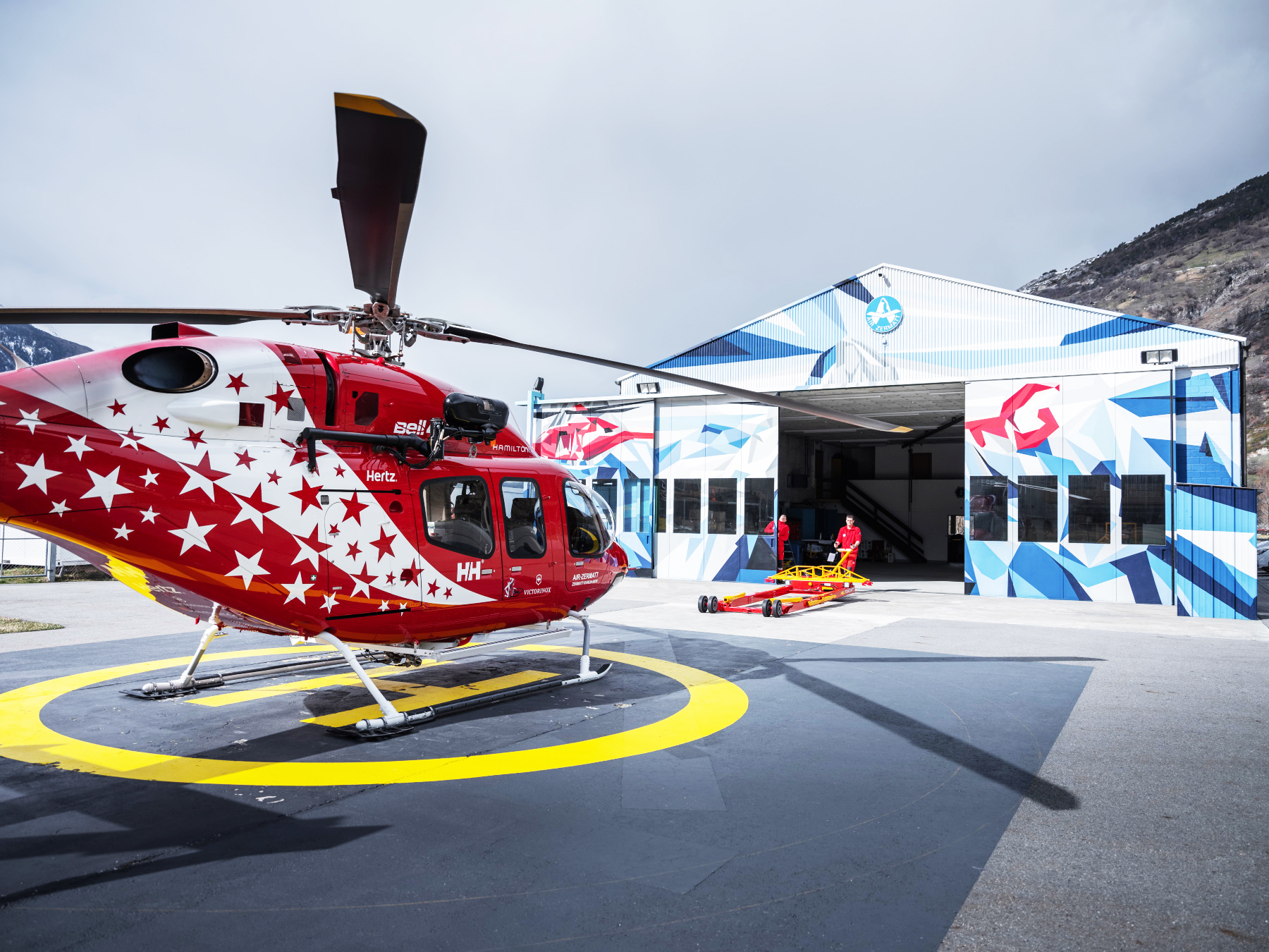 Air Zermatt besetzt Basis in Gampel rund um die Uhr | Cockpit